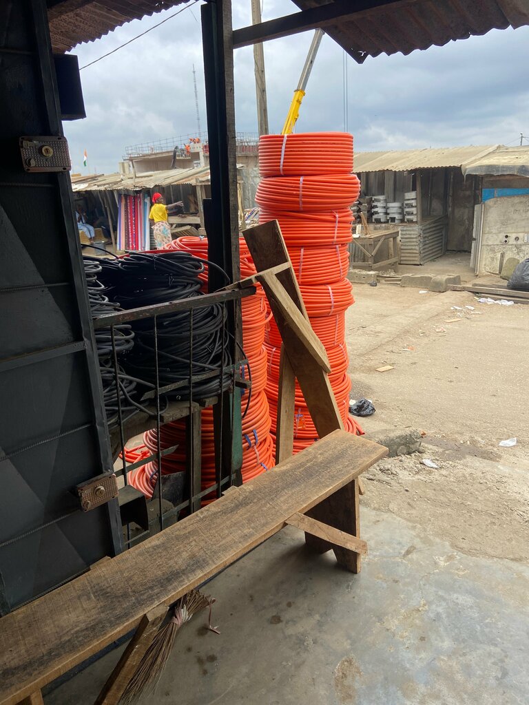 Kablo firmaları Adisa Hardware Store, Abican, foto