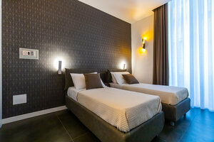 Santa Chiara Apartment (Vico Lazzi No:2, Naples), otel  Napoli'den
