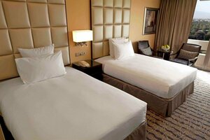 Hilton Al Ain (13, Al Masarrat Street, Al Sarooj, Al Ain, Abu Dhabi), otel  Al Ain'den
