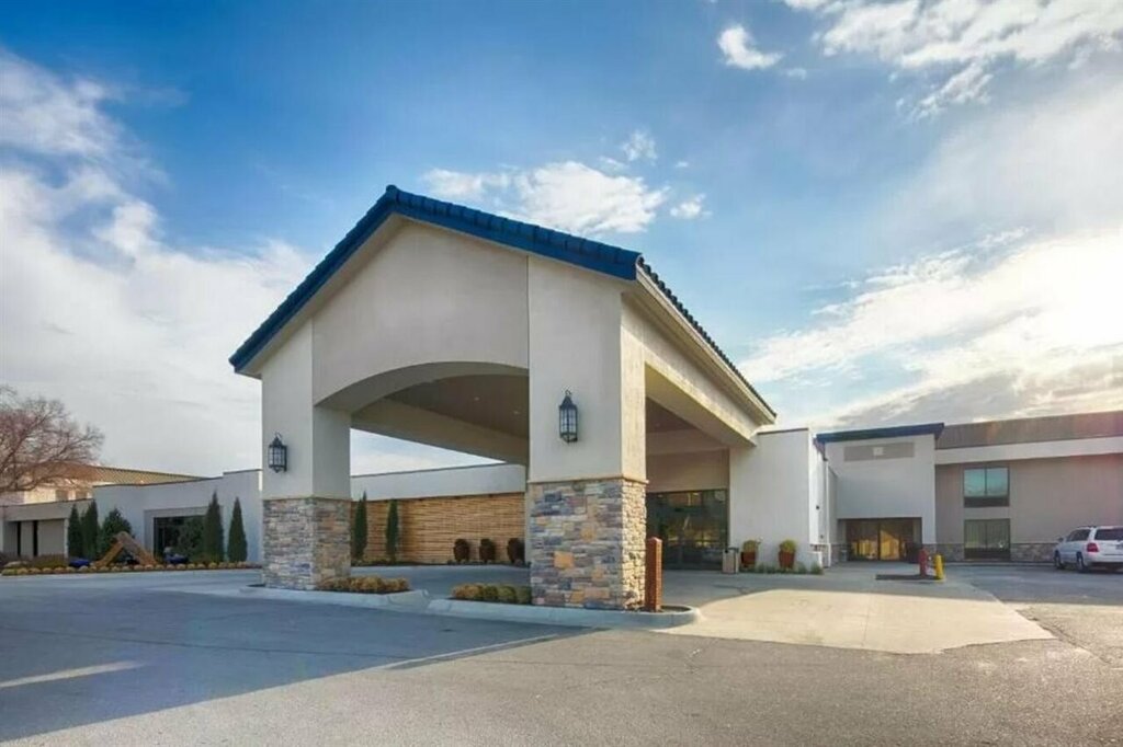 Otel Ramada Plaza by Wyndham Omaha, Omaha, foto