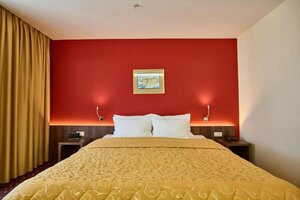 Hotel Pine (Tivat, ulica Maršala Tita), otel  Tivat'tan