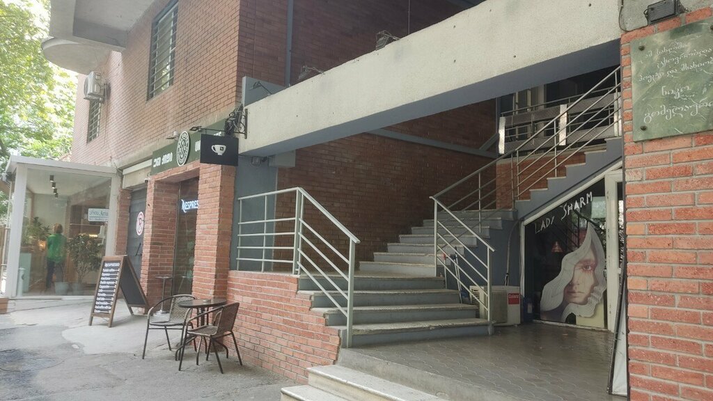 Özel ağız ve diş sağlığı klinikleri ve muayenehaneleri თამუნა კუბლაშვილის ორთოდონტია, Tiflis, foto