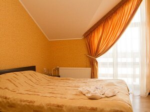 Uyazy-Tau (Republic of Bashkortostan, Oktyabrskiy, gornolyzhny kompleks Uyazy-Tau), otel  Oktiabrski'den