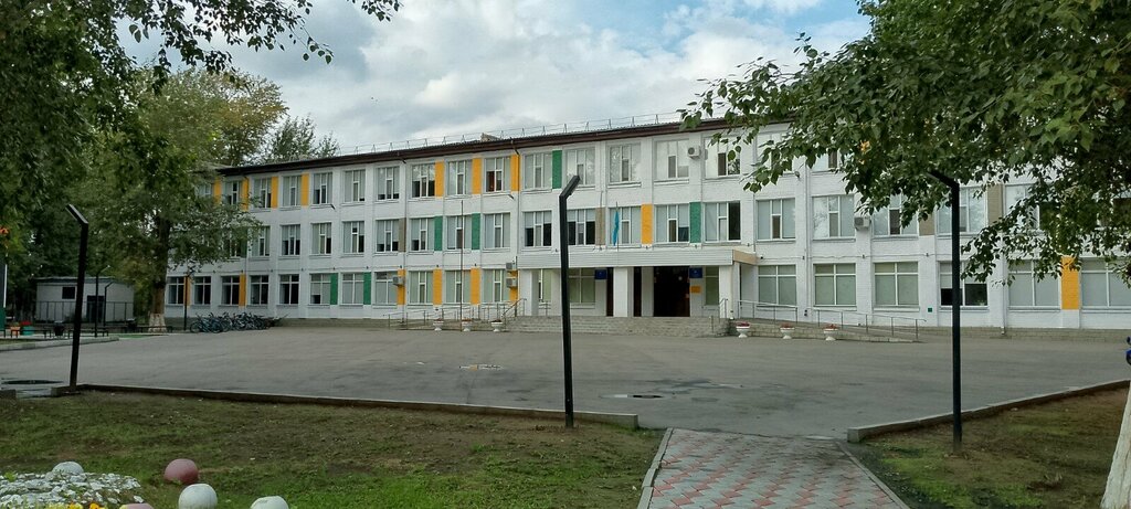 Ortaokul Secondary school No. 4, Aksu, foto