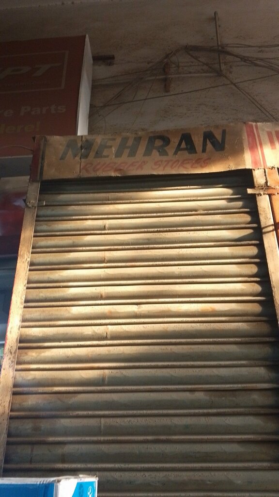 Otomobil satış galerileri Mehran Motors, Karaçi, foto