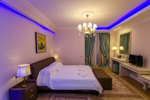 Phoenicia Royal (Constanţa, Năvodari), otel  Constantsa'dan
