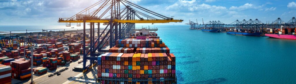 Deniz taşımacılığı Pneuma Shipping, Dubai, foto