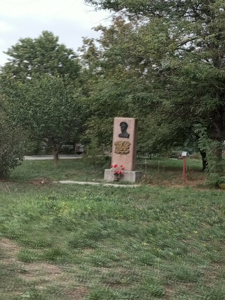 Anıt, heykel Командиру 30-й береговой батареи Г.А. Александеру, Sevastopol, foto
