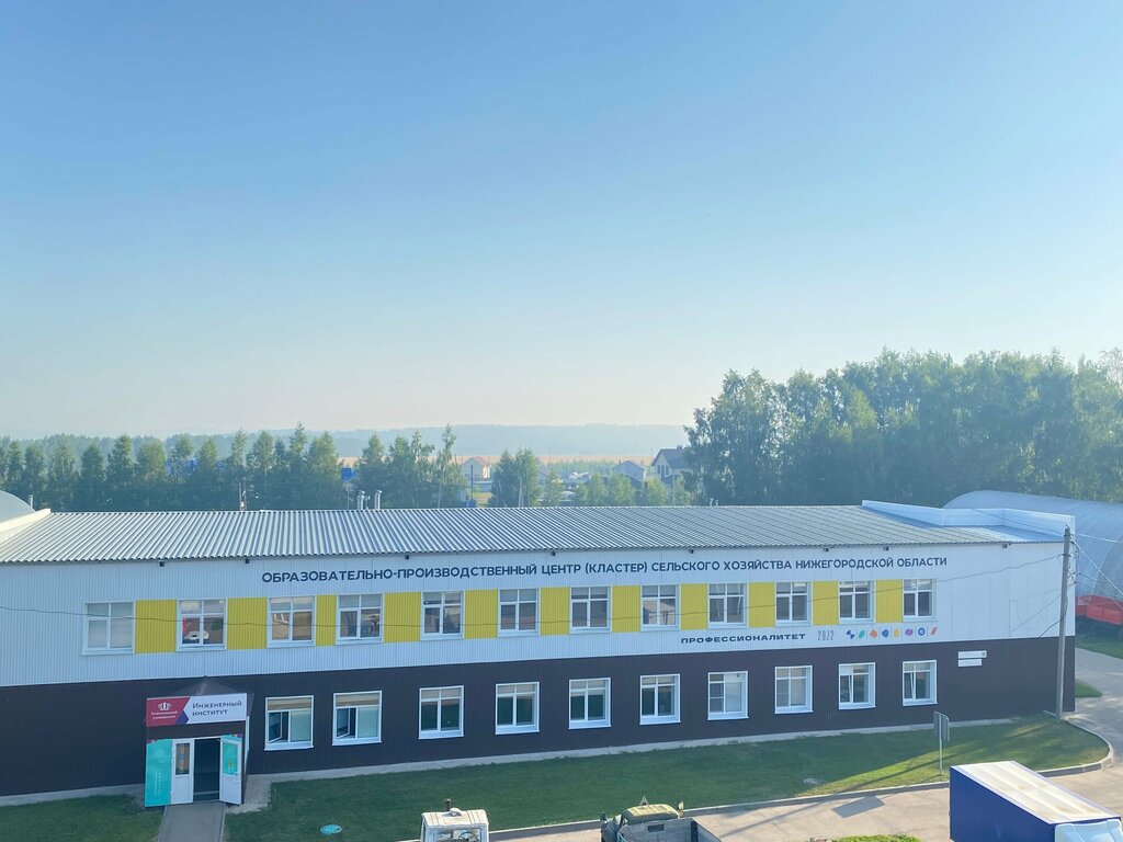 Eğitim altyapısı Нгиэу, инженерный институт, Kniaginino, foto