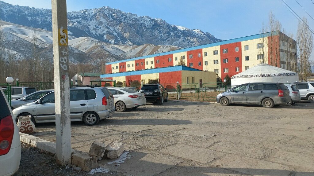 Üniversiteler S. Nametov Üniversitesi, Naryn, foto