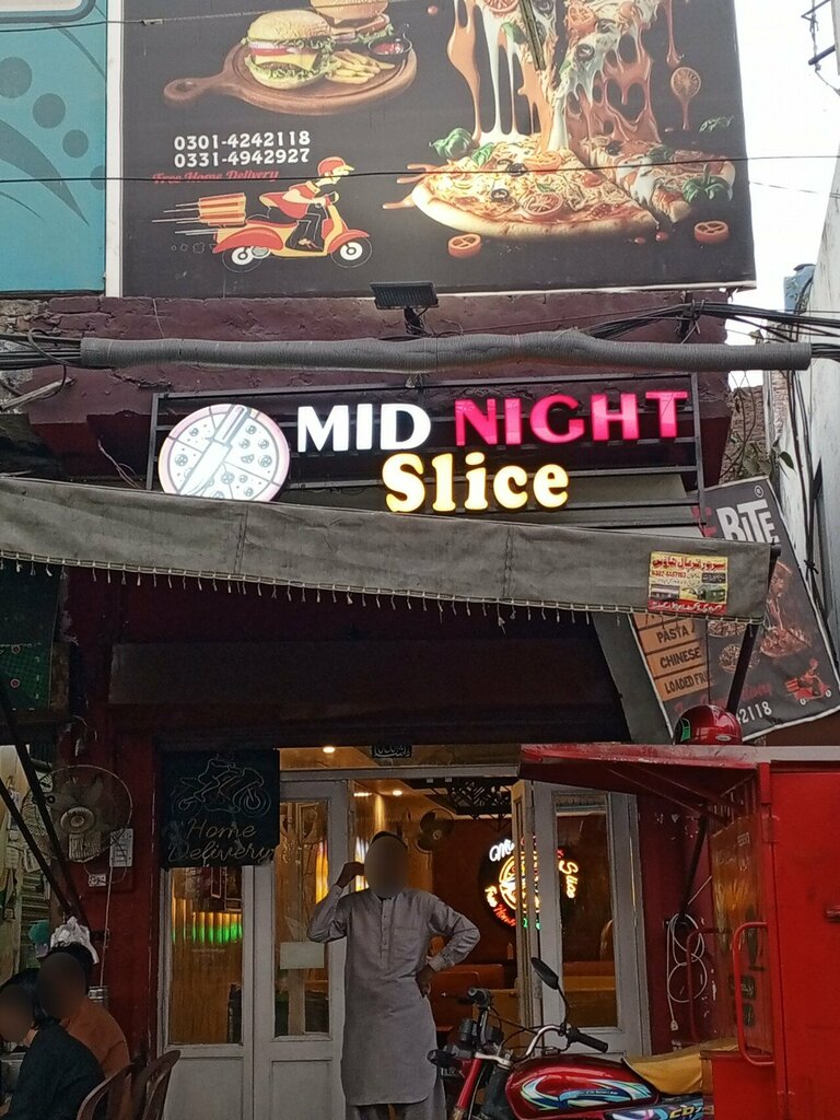 Kafe Mid night slice restaurant, Lahor, foto