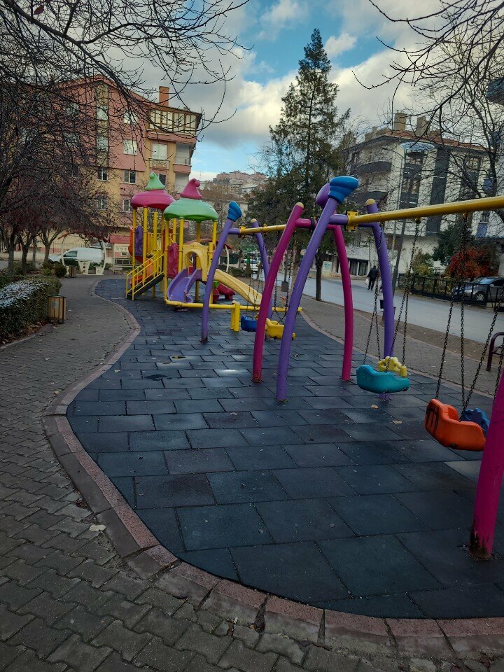 Çocuk oyun ekipmanları Hürel Parkı, Ankara, foto