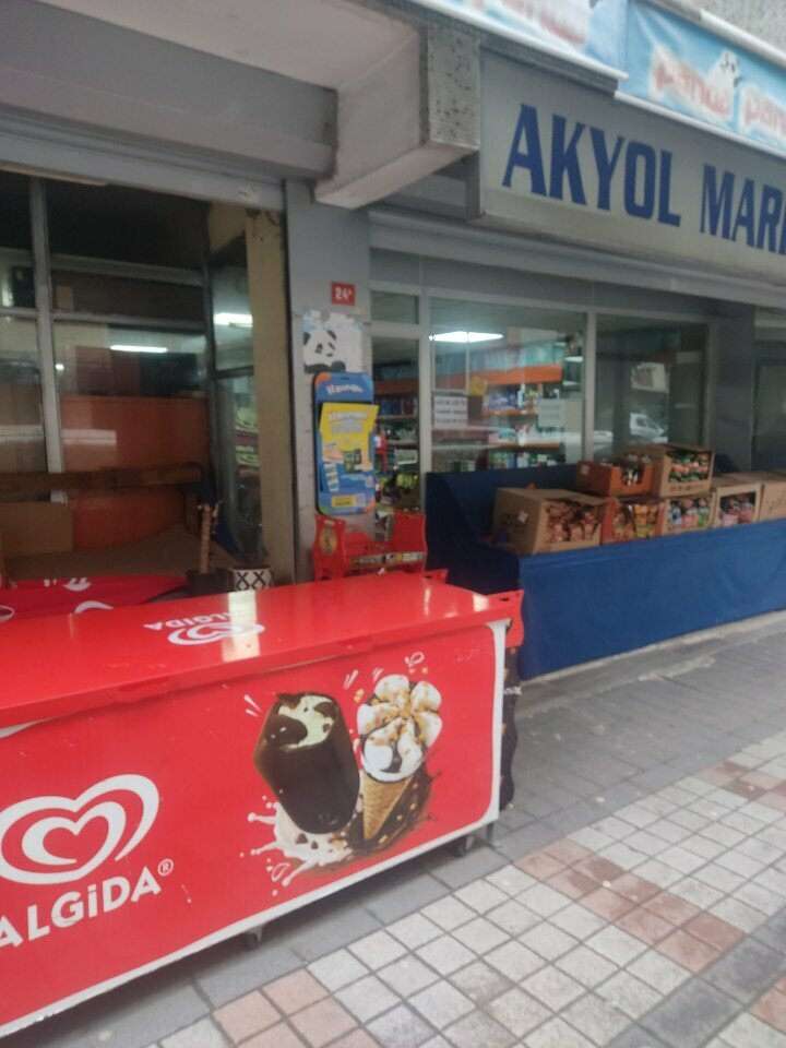 Pazarlar ve çarşılar Akyol Market, İstanbul, foto