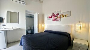 B&b White House (Apulia, Foggia, Peschici), otel  Peschici'den