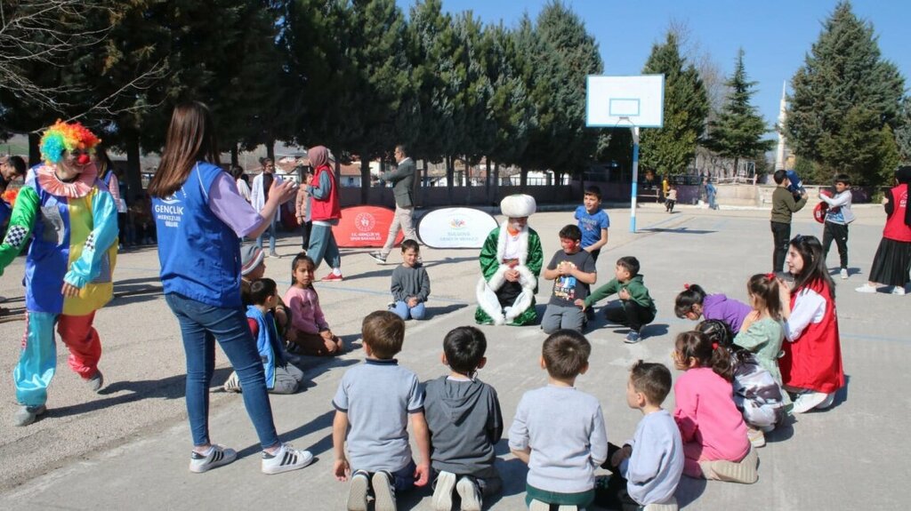 i̇lkokul Yunus Emre İlkokulu, Suluova, foto