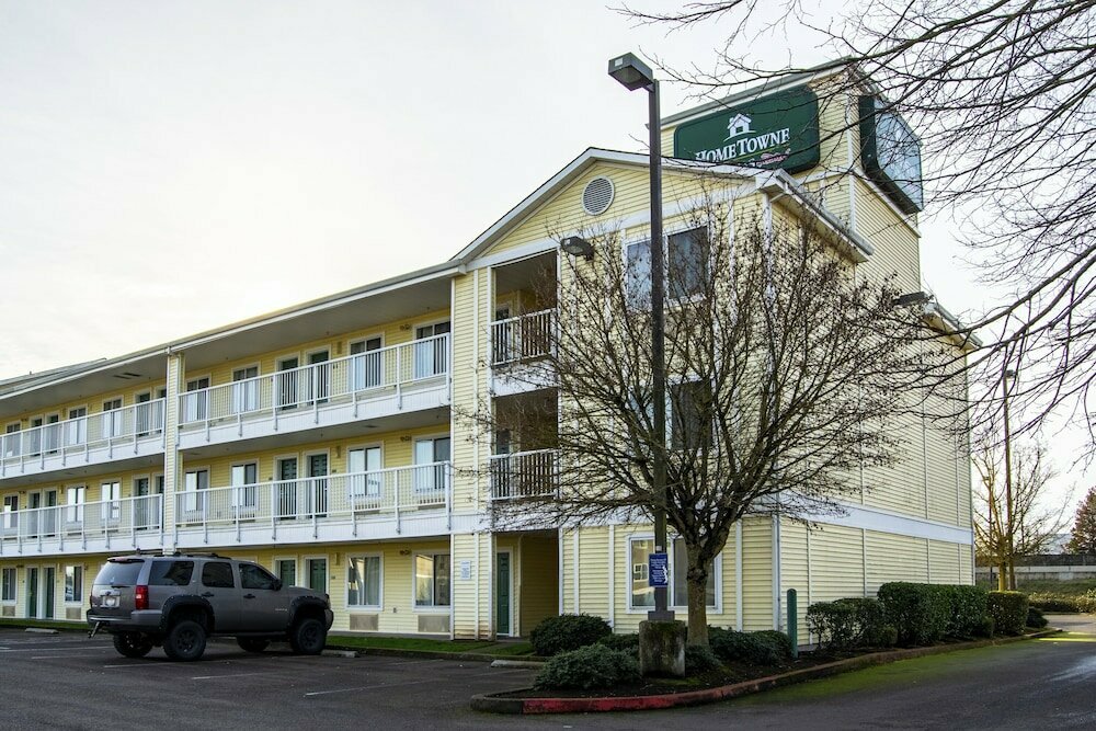 Otel HomeTowne Studios by Red Roof Salem, Salem, foto