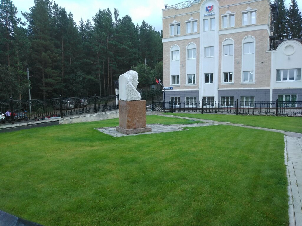 Anıt, heykel Ю.А. Гагарин, Zlatoust, foto