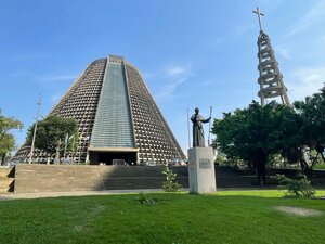 Кафедральный собор Сан-Себастьян (Rio de Janeiro, Município do Rio de Janeiro, Avenida República do Chile, 245), katolik kiliseleri  Rio de Janeiro'dan