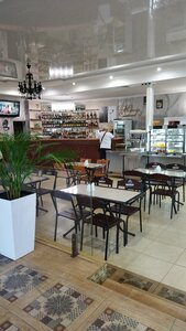 Yuzhnoye Siyaniye (улица Урицкого No:6, Евпатория), kafe  Yevpatorya'dan
