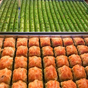 Elmacıpazarı Güllüoğlu (Nasıroğlu Çarşı Sok., No:4B, Şahinbey, Gaziantep), pasta, şekerleme ve tatlı  Gaziantep'ten