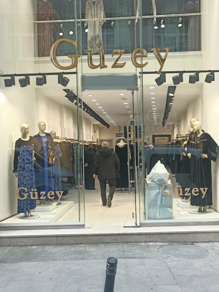 Giyim mağazası Güzey Giyim, İstanbul, foto