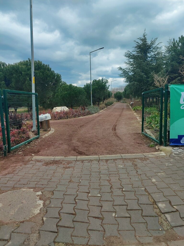 Park, sokak heykeli Muhsin Yazıcıoğlu Mesire Alanı, İstanbul, foto