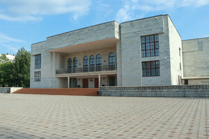 Rimsky-Korsakov Palace of Culture (ulitsa Karla Marksa No:30), kültür ocakları  Tixvin'den