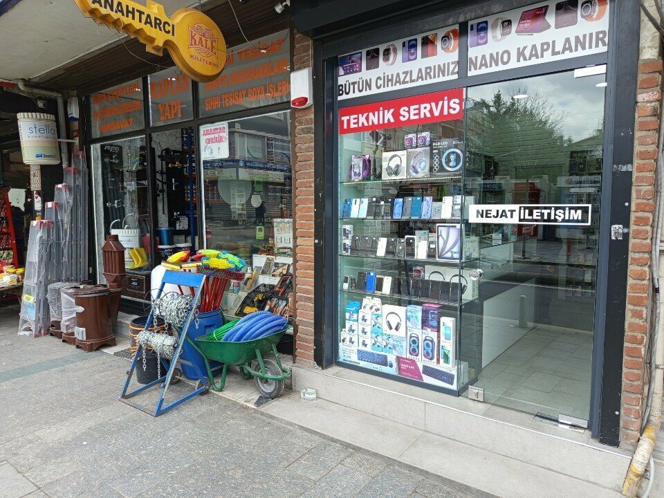 Cep telefonu aksesuarları Nejat İletişim, İstanbul, foto