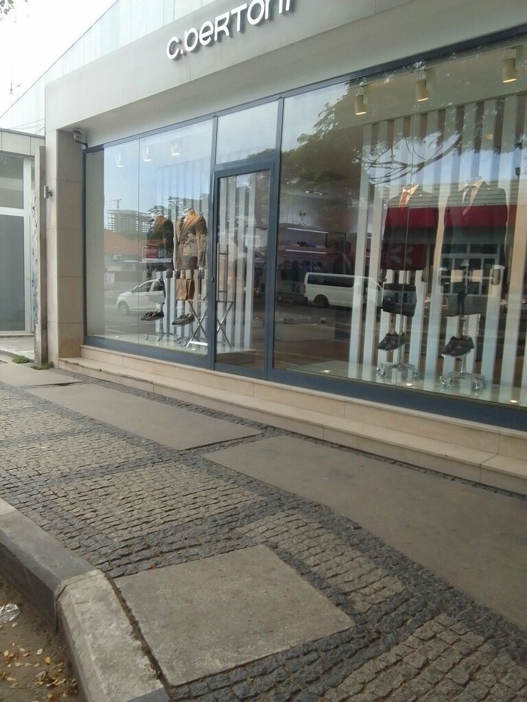 Giyim mağazası C. bertoni, Loanda, foto
