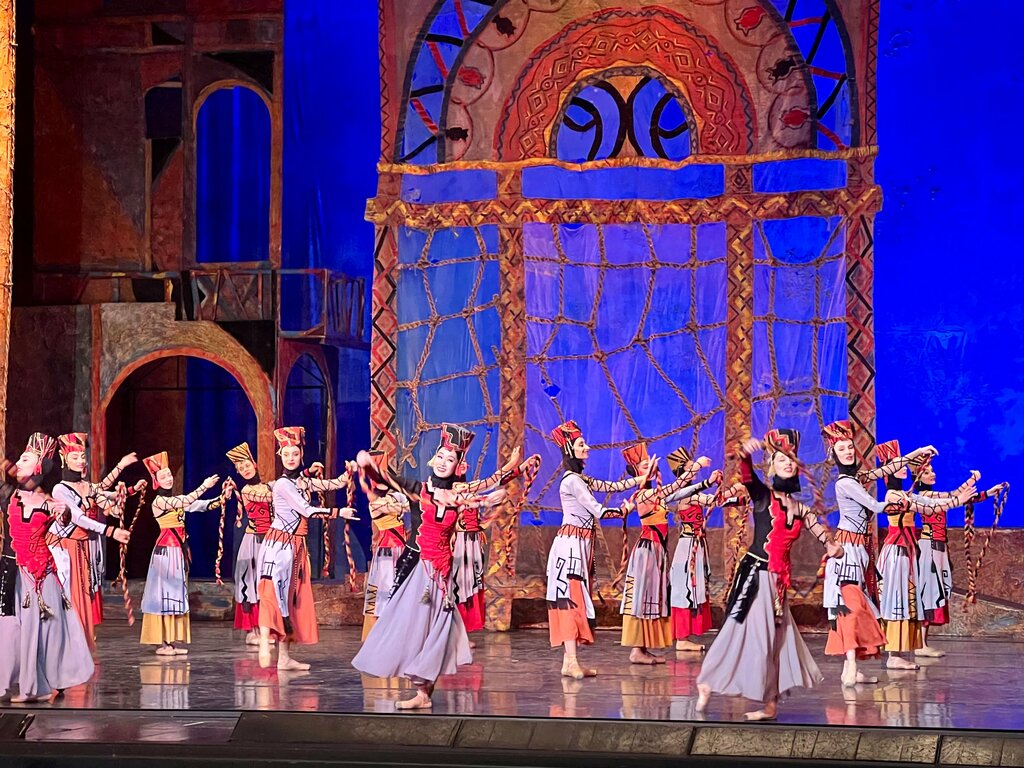 Kültür merkezleri National Center of Folk Music and Dance, Erivan, foto