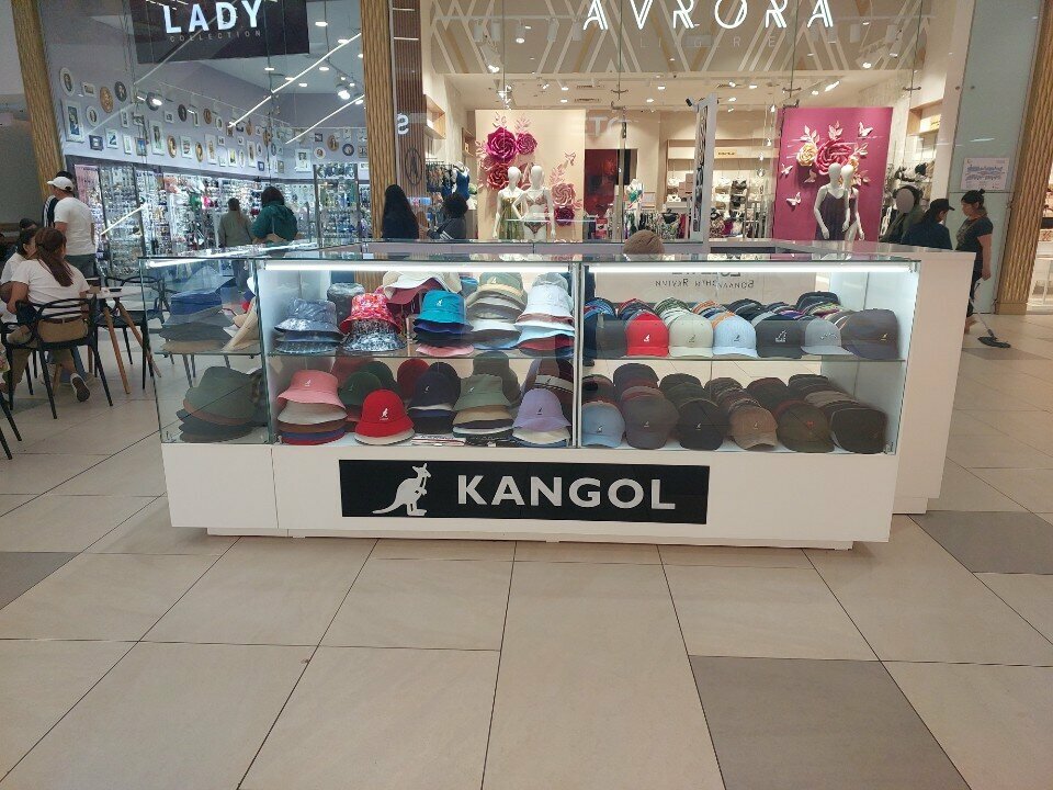Şapka satan mağazalar Kangol, Astana, foto