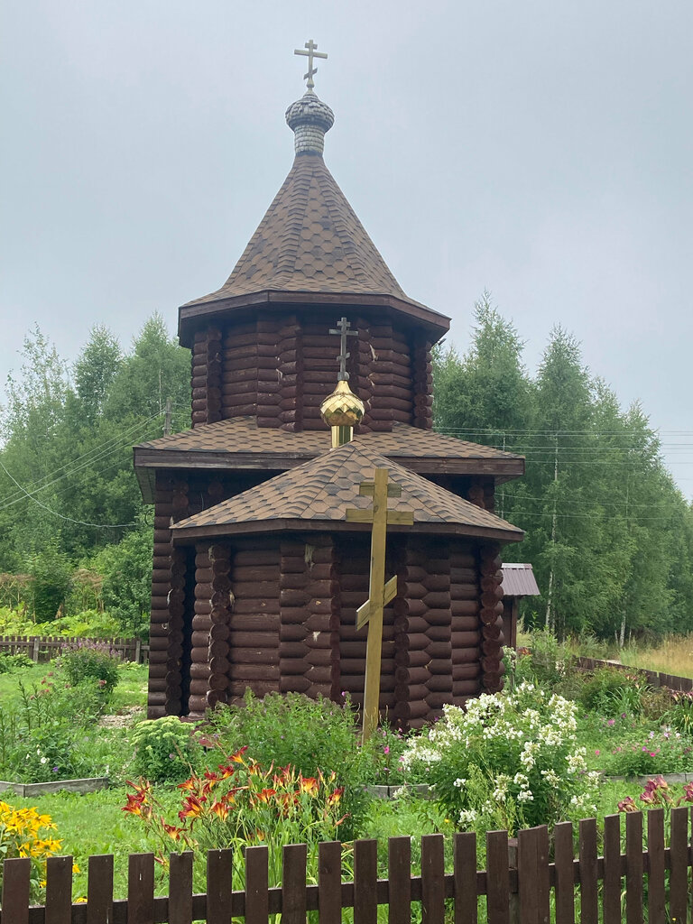Şapel, haç anıtı Часовня Димитрия Солунского, Nijegorodskaya oblastı, foto