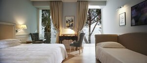 Maximilian Suites (Friuli-Venezia Giulia, Trieste, Strada Costiera, 33), otel  Friuli‑Venezia Giulia'dan
