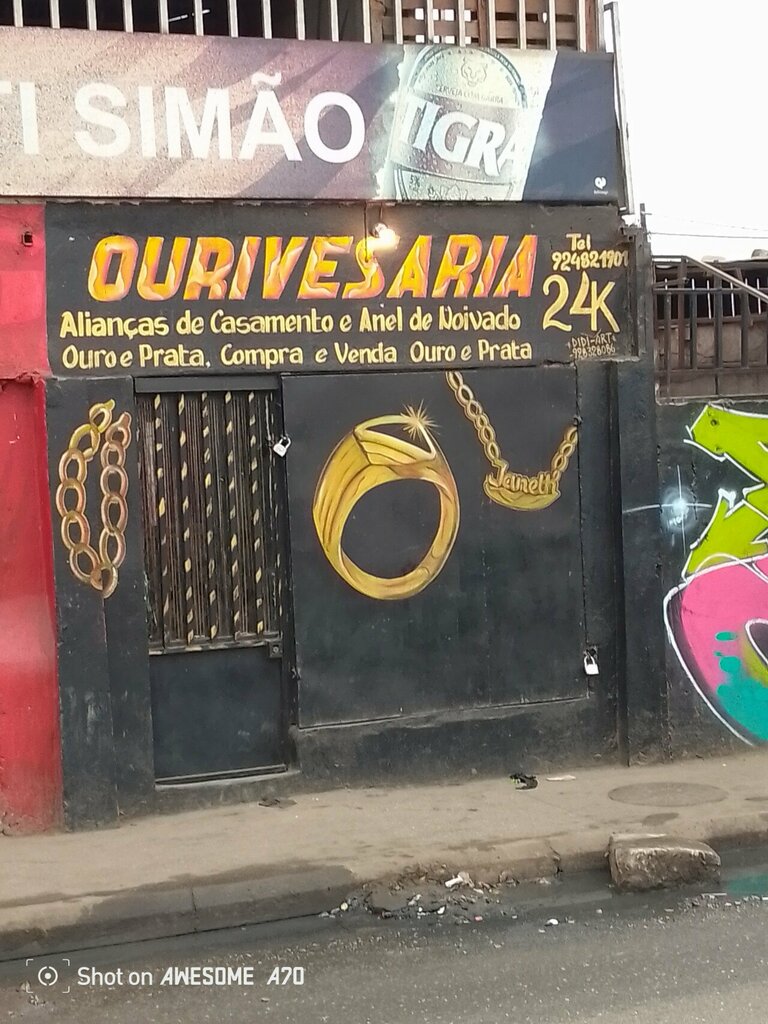 Büyük mağazalar Univesaria comercio, Loanda, foto