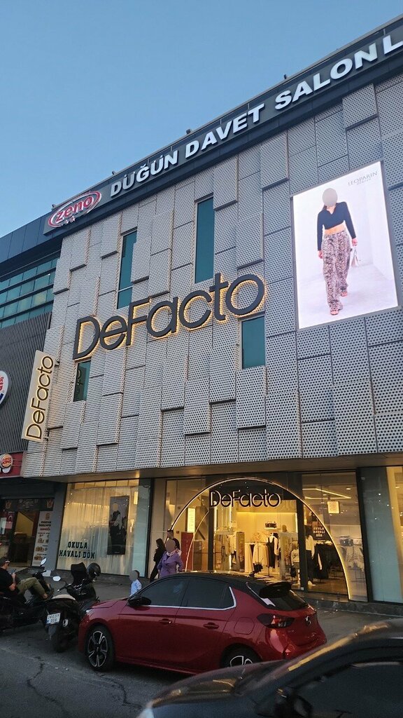 Giyim mağazası DeFacto, İstanbul, foto