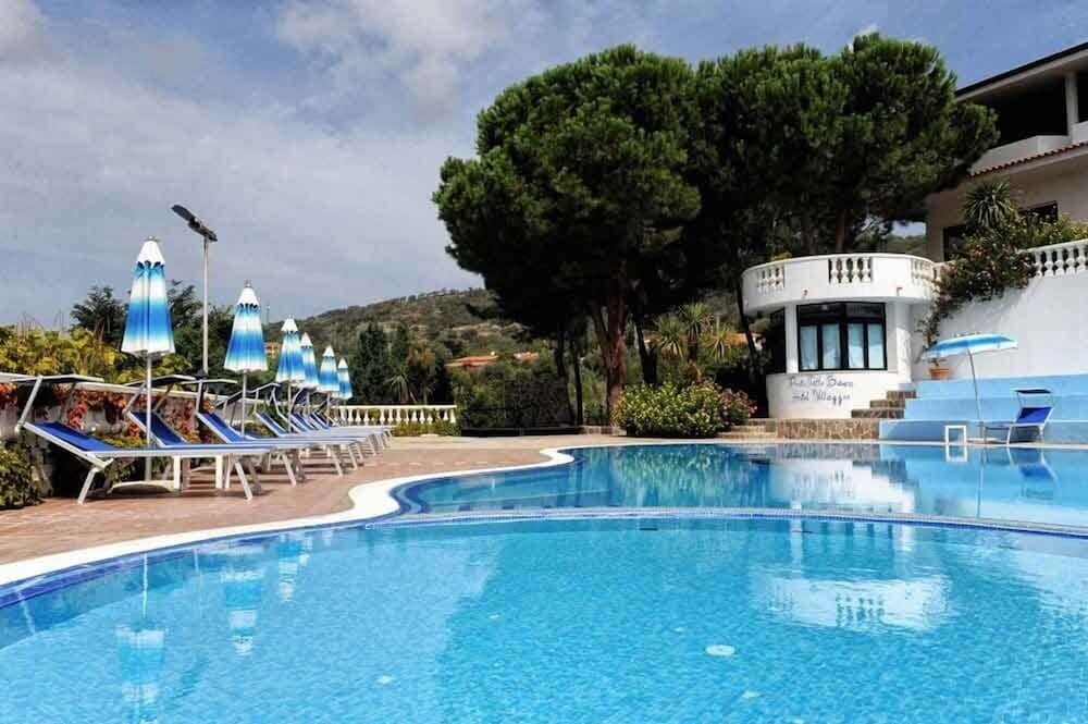 Otel Villaggio Hotel Pineta Petto Bianco, Calabria, foto