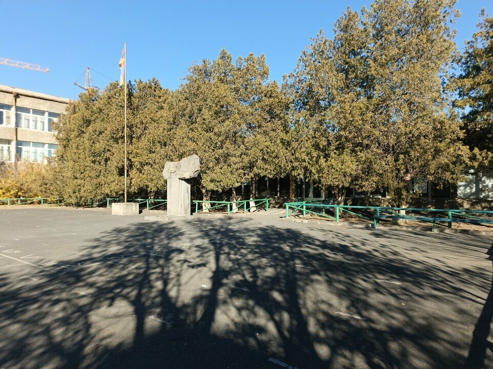 Ortaokul Yerevan basic school № 138 named after William Saroyan, Erivan, foto