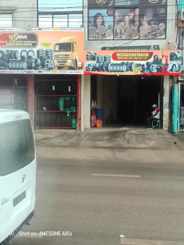 Jant ve lastikçiler Recauchutagem, Loanda, foto
