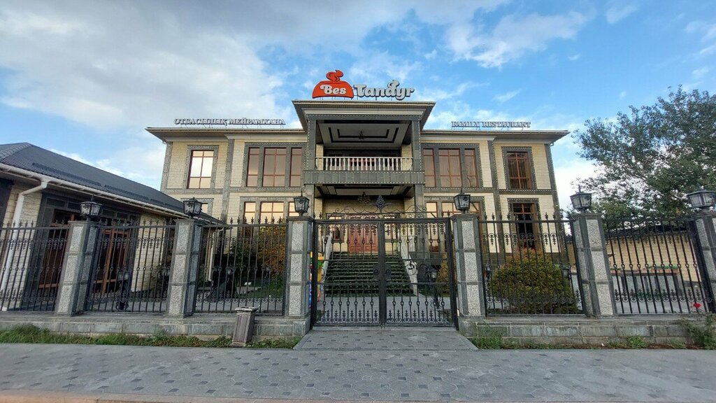 Restoran Bes Tandyr, Taraz, foto