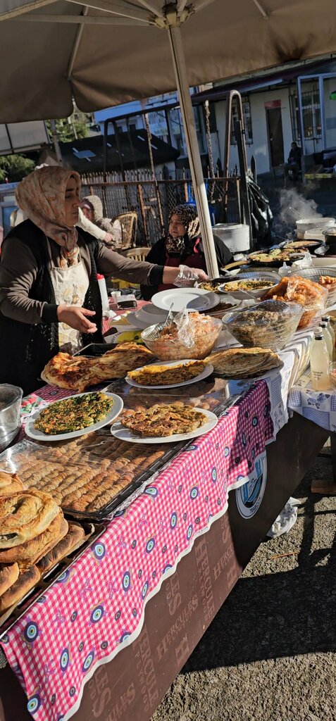 Pazarlar ve çarşılar Kireçhane Köylü Pazarı, Ortahisar, foto