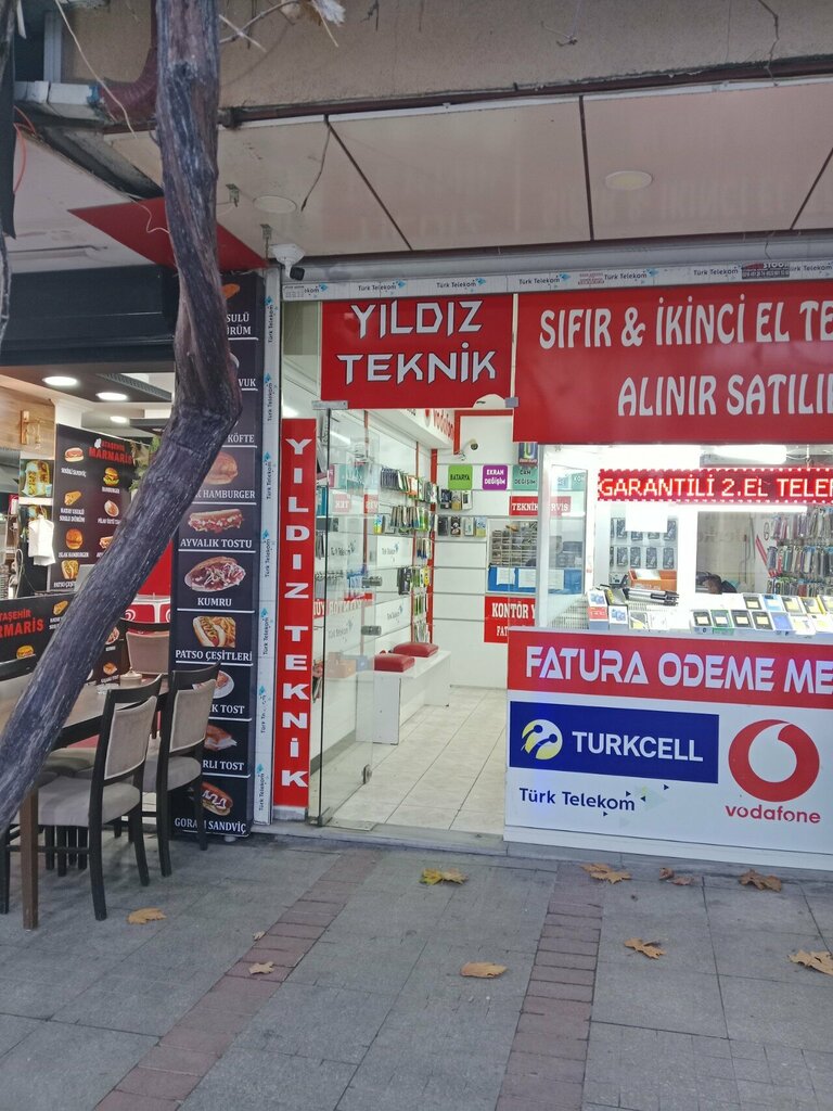 Cep telefonu aksesuarları Yıldız Teknik İletişim, İstanbul, foto