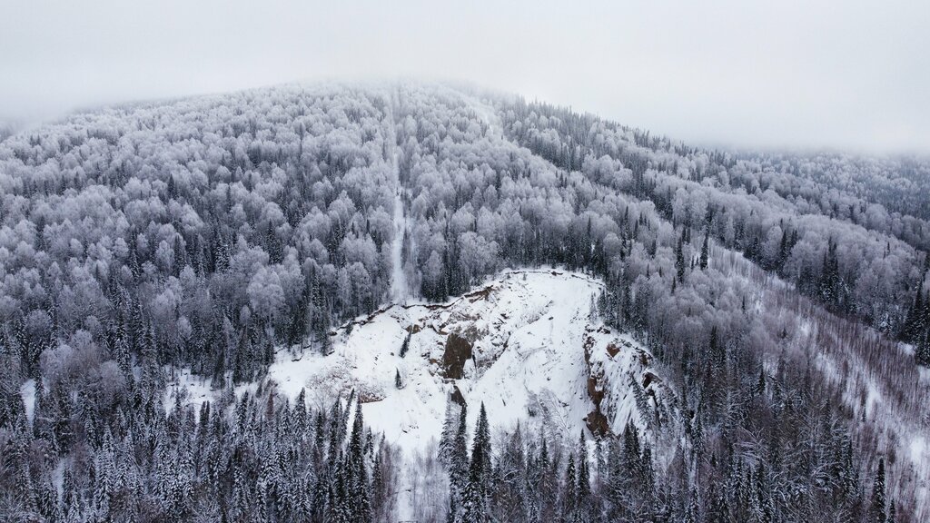 Dağ zirvesi Гора Буланже, Taştagol, foto