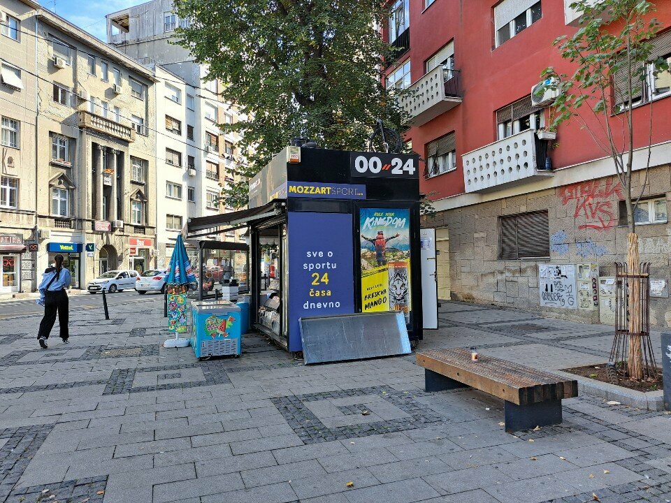 Gazete bayi Intermezzo System, Belgrad, foto