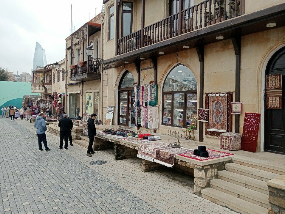 Hediyelik eşya mağazaları Магазин сувениров, Bakü, foto