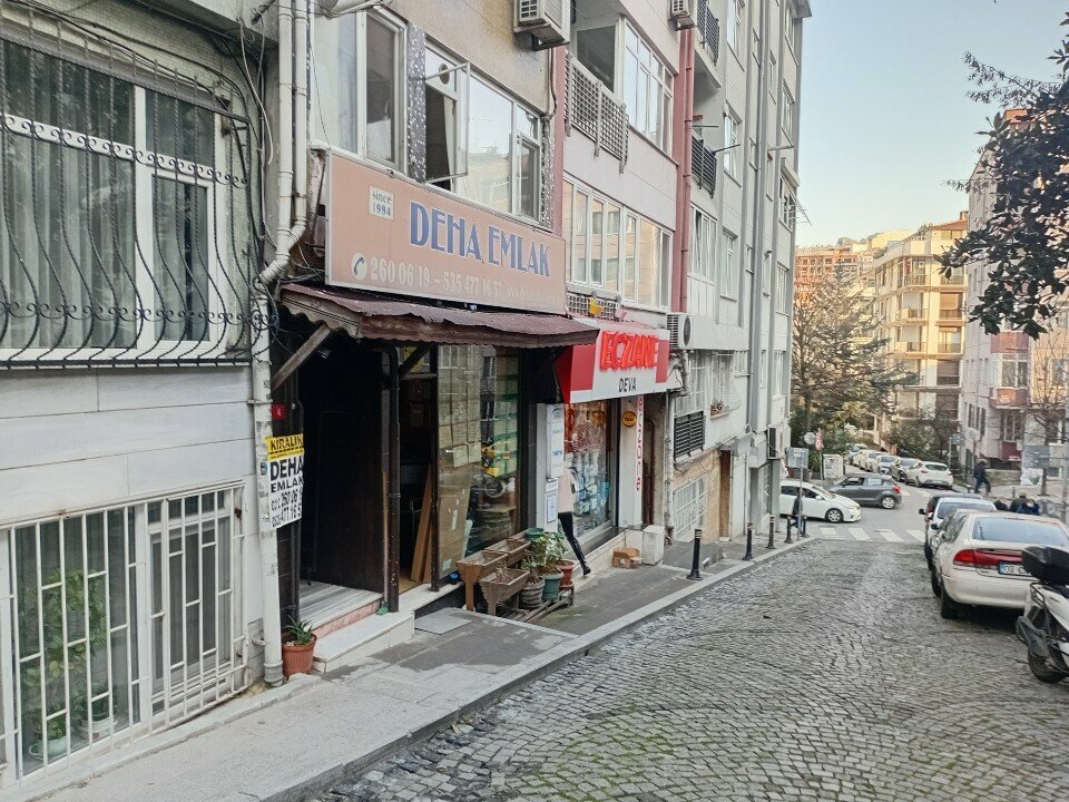 Emlak ofisi Deha Emlak, İstanbul, foto