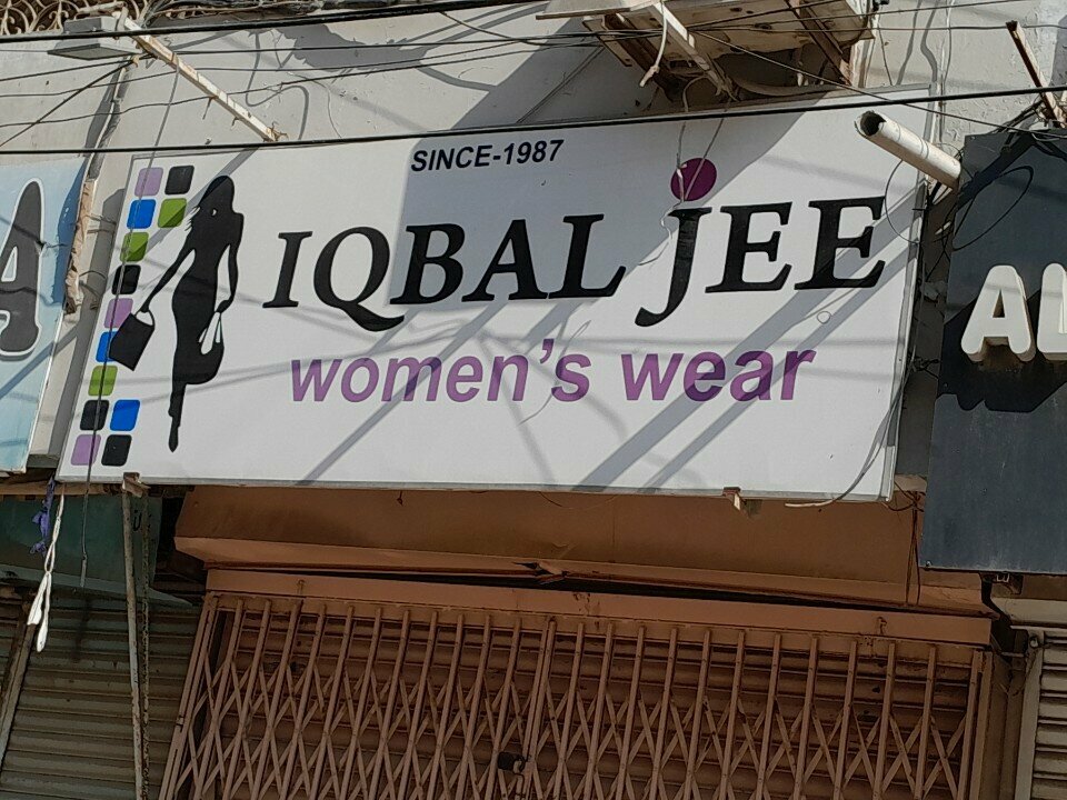 Mefruşat Iqbaal jees women wears, Karaçi, foto
