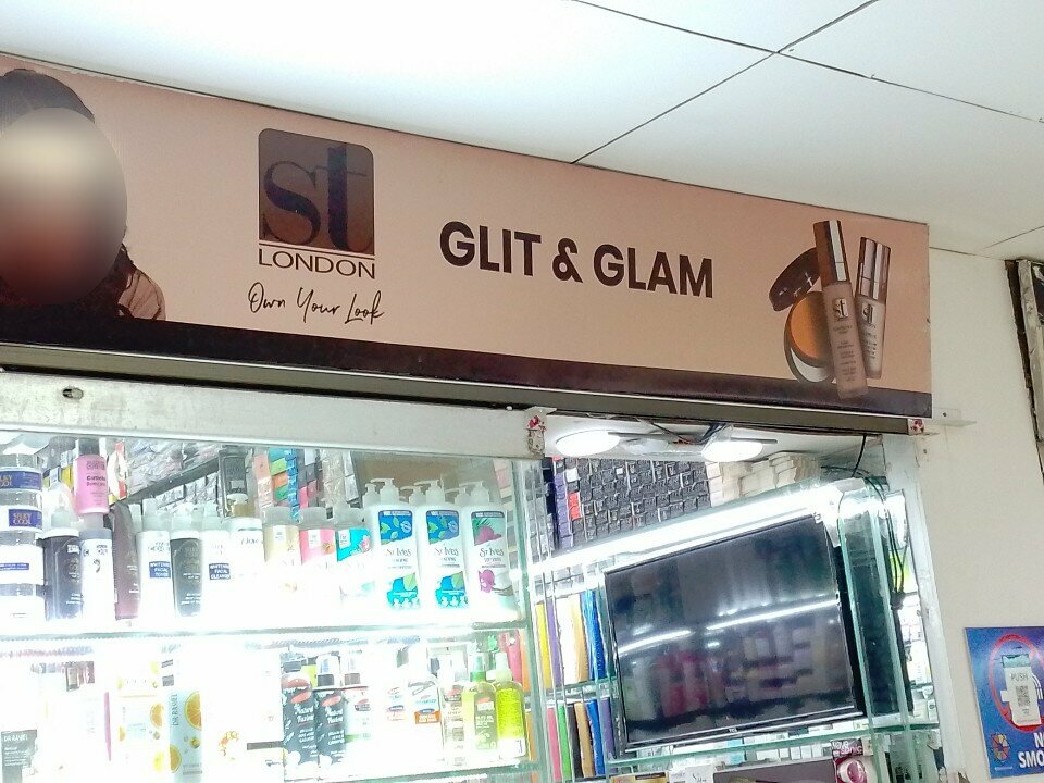 Kozmetik ve parfümeri mağazaları Glit & Glam, Karaçi, foto