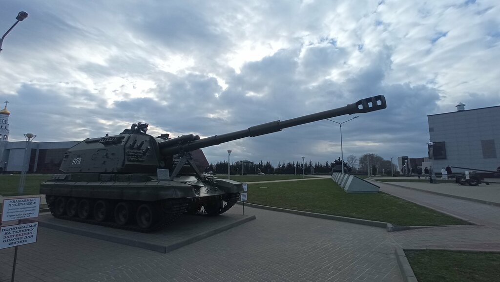 Teknoloji anıtı 152-мм самоходная гаубица 2С19 Мста-С образца 1989 года, Belgorodskaya oblastı, foto
