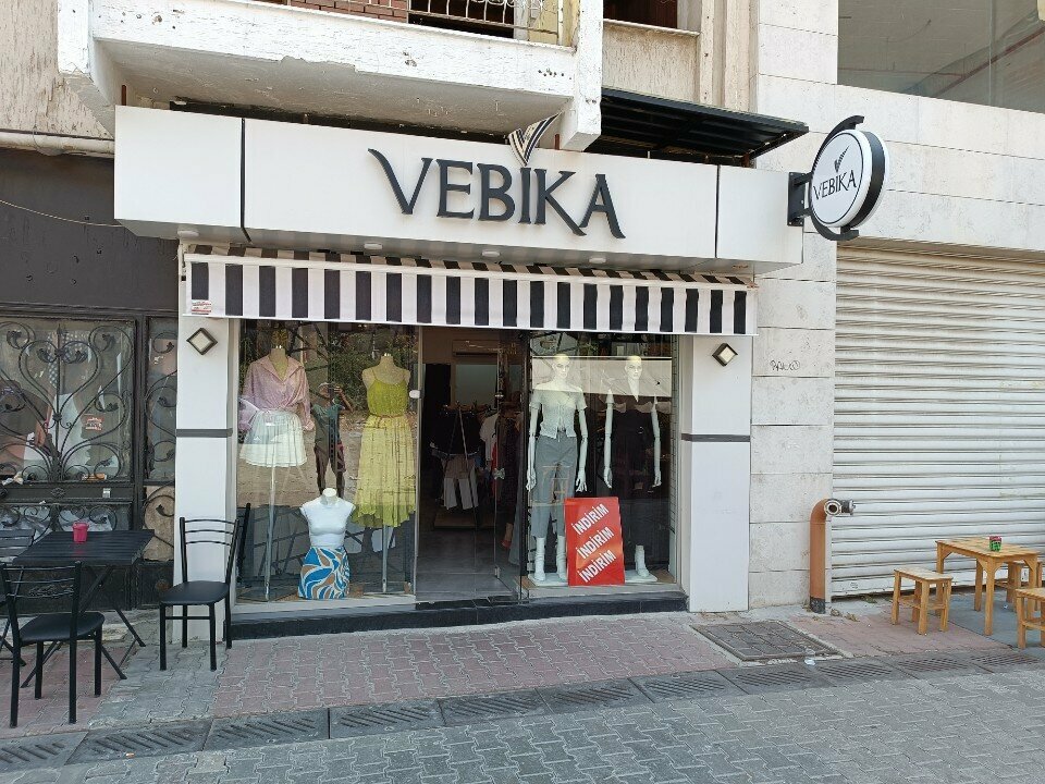 Giyim pazarı Vebika, İzmir, foto