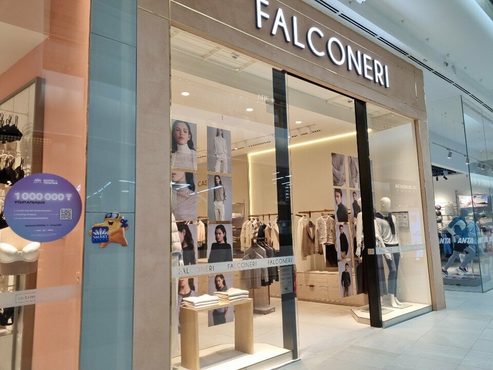 Giyim mağazası Falconeri, Almatı, foto